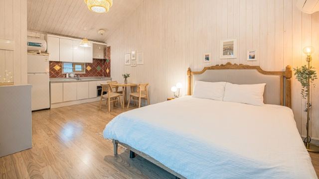 Gyeongju Camp Five Pension & Glamping - Gyeongju-si