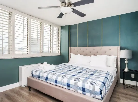 Spacious City View And Modern Amenities - Stunning Atlanta Retreat - Atlanta, GA