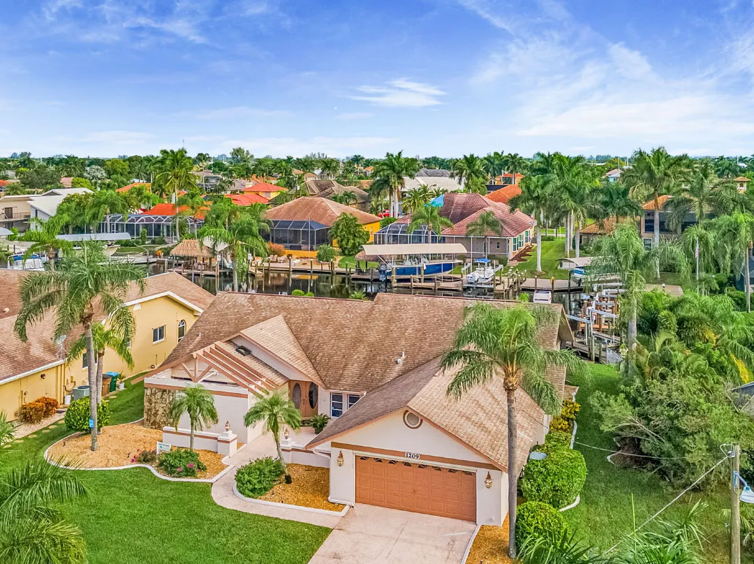 Gulf Access And Private Heated Pool - Elegant Coastal Escape - Cape Coral, FL