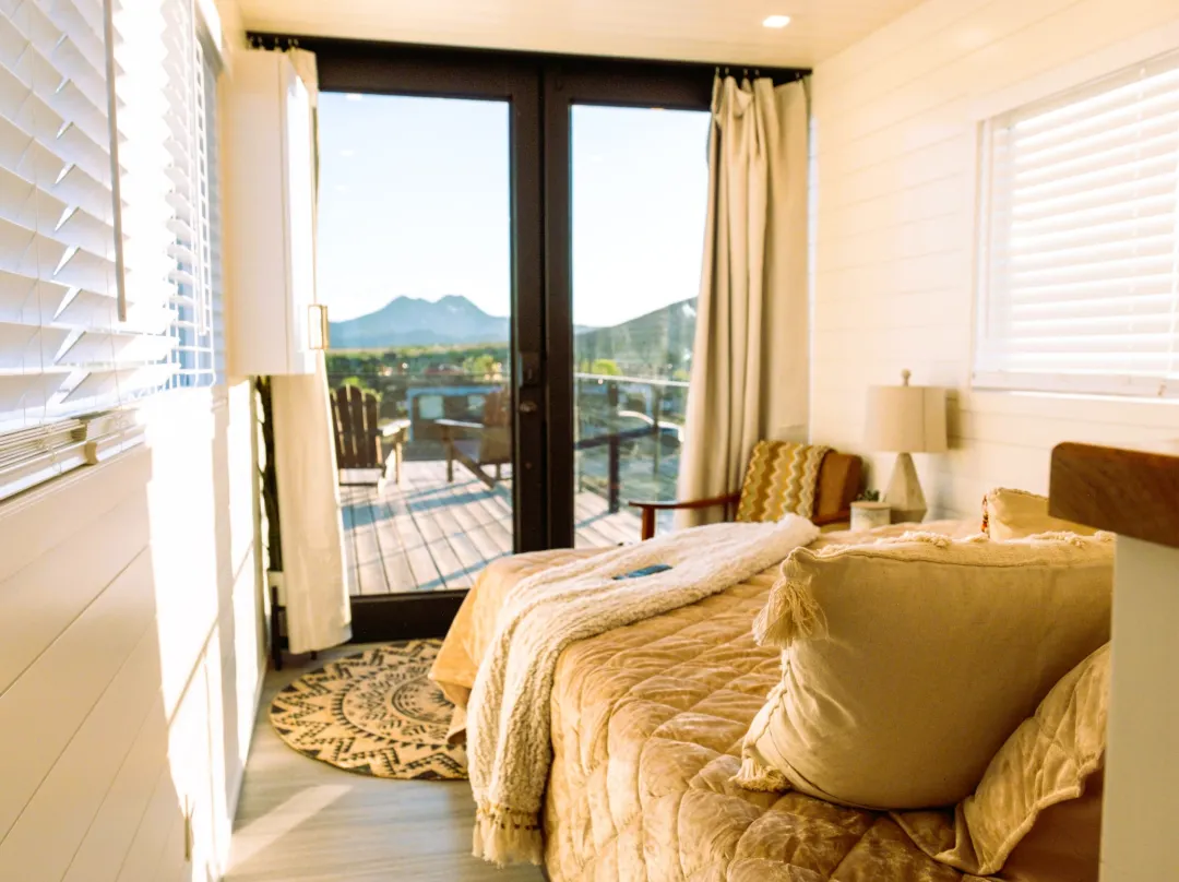 Rooftop Deck And Cozy Kitchenette - Stunning Container Home Retreat - Alpine, TX