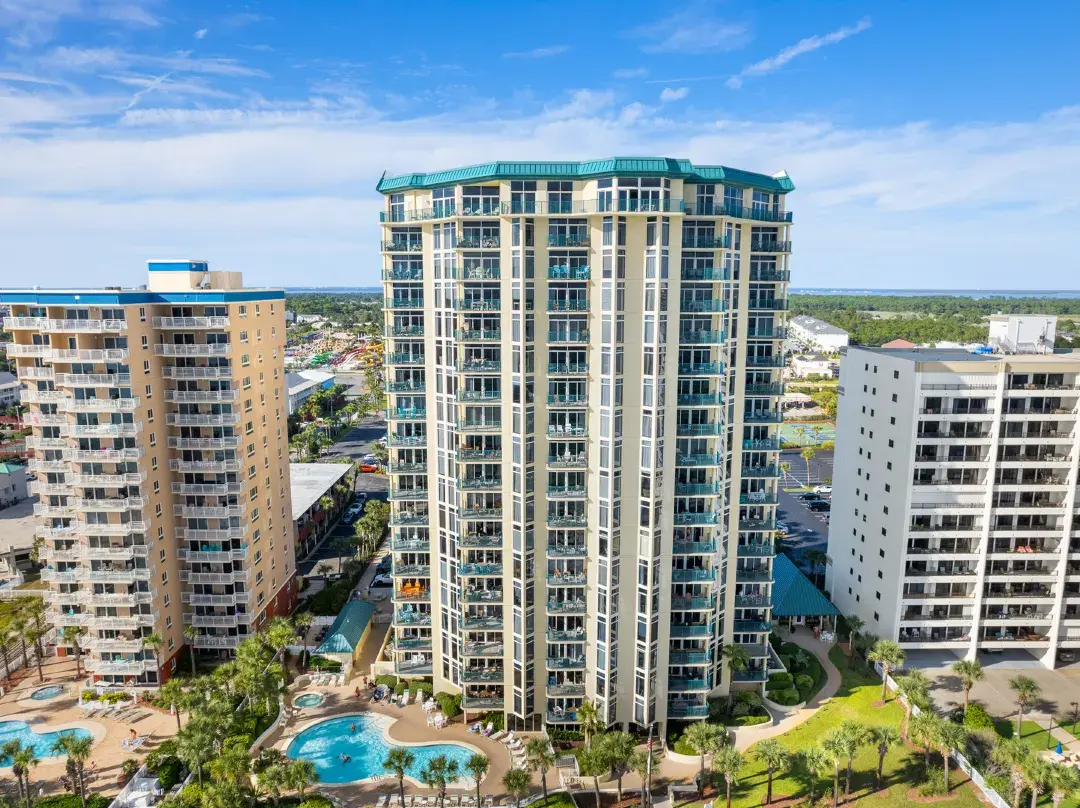 Expansive Gulf Views And Modern Amenities - Stunning Beachfront Haven - Destin, FL