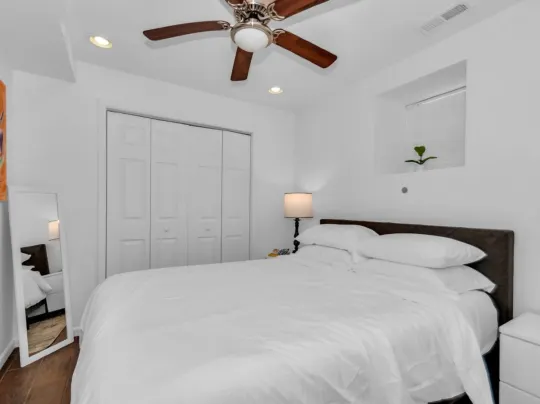 Comfortable Living With Garden Access - Stylish Modern Oasis - Oak Park, IL