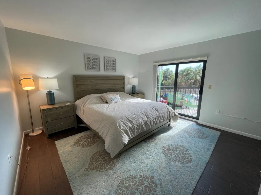 Beachfront Paradise- Pool, Hot Tub, Wifi, Grill, Balcony - Sarasota, FL