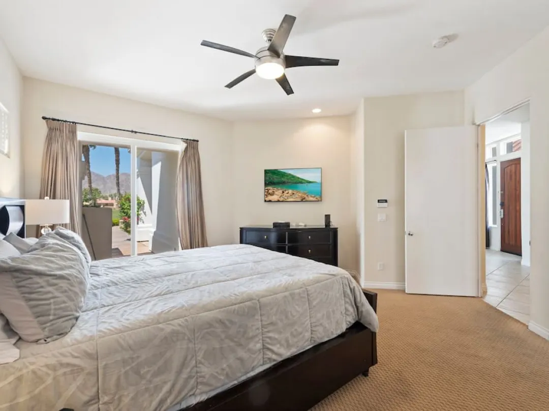 Luxurious Golf Pool Oasis-firepit, Hot Tub, Wifi, Fireplace - La Quinta, CA