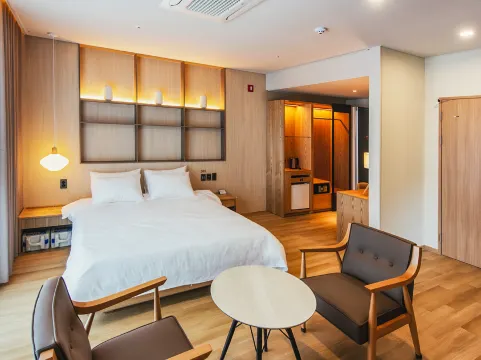 The Land Hotel Hayang Branch - Gyeongsan-si