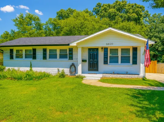 Stylish Home With Fenced Backyard And Patio - Charming Family Retreat - Charlotte, NC