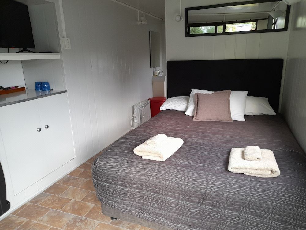 Picton's Waikawa Bay Holiday Park - Picton, New Zealand