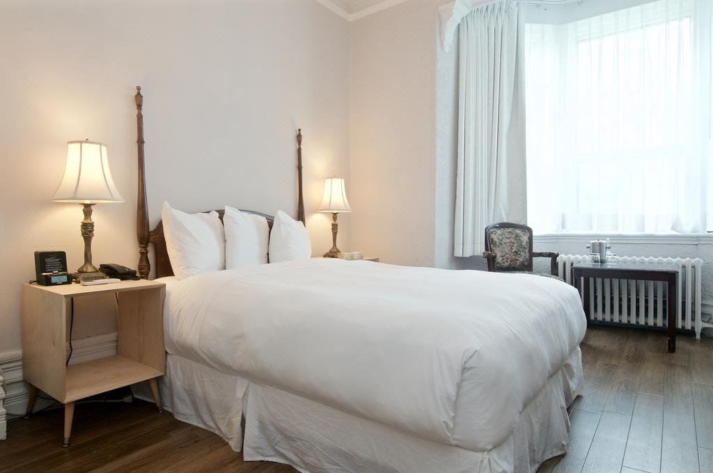 Ambrose House & Cafe - Self Check-in Guesthouse - Montreal