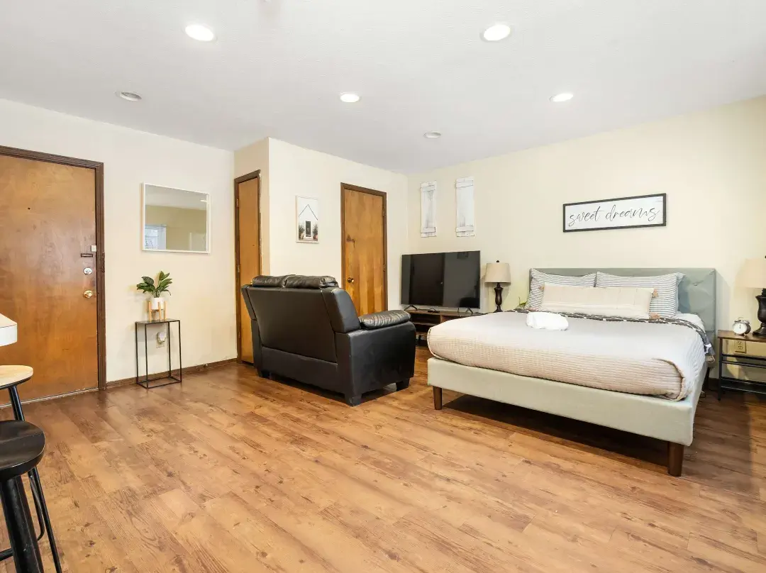 Centrally Located And Spacious Living Area - Inviting Urban Haven - 오하이오