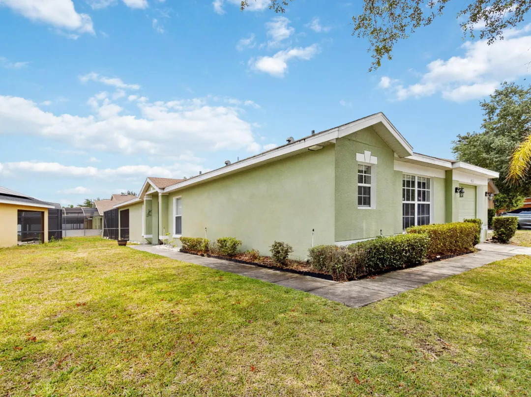 Open Floor Plan And Spacious Living Area - Charming Family Retreat - Davenport, FL