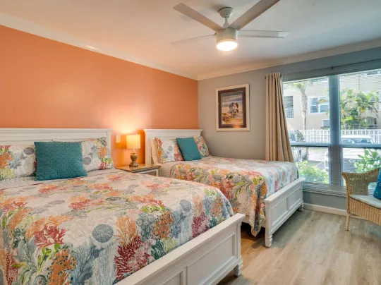 Tropical Garden Views And Cozy Comfort - Charming Beach Getaway - Bradenton Beach, FL