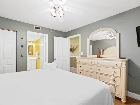 Pelican Beach 111 - Destin, FL