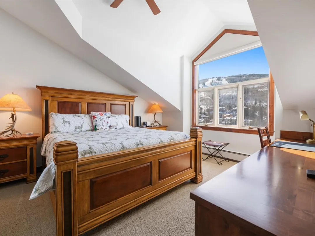 Stunning Views And Spacious Living Area - Luxurious Mountain Retreat - Avon