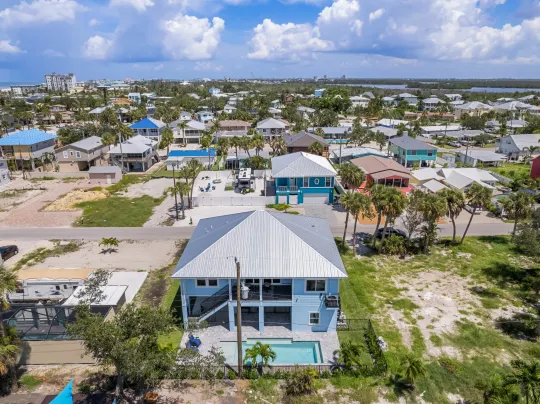 Beach Access And Spacious Heated Pool - Elegant Retreat - Fort Myers Beach, FL