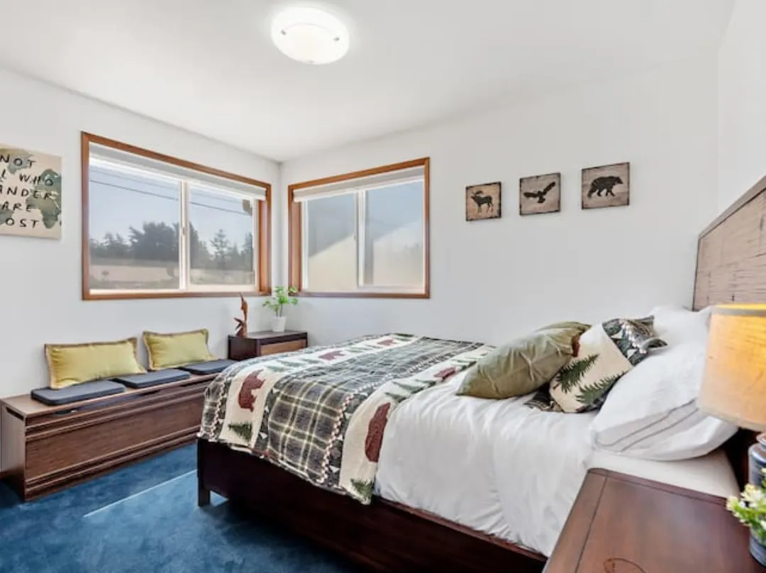 Spectacular Ocean View And Large Deck - Stunning Waterfront Haven - Oak Harbor, WA