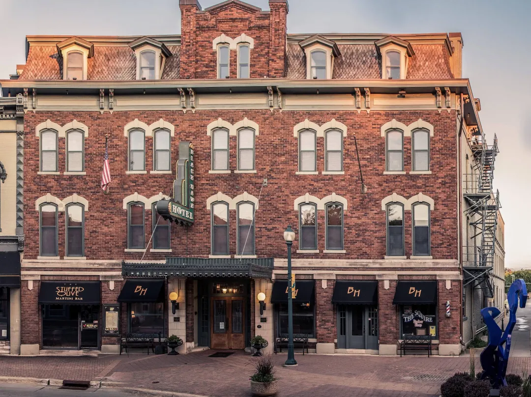 The Black Hawk Hotel - Cedar Falls, IA