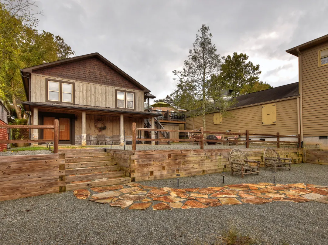 Charming Suite With Electric Fireplace And Cozy Ambiance - Inviting Retreat - Blue Ridge, GA