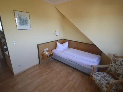 Zur Burgruine Frauenberg - Marburgo