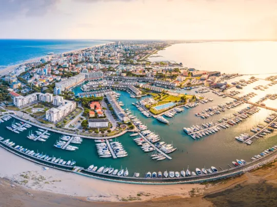 Sistemazione Moderna Ed Elegante Con Piscina - Lignano Pineta