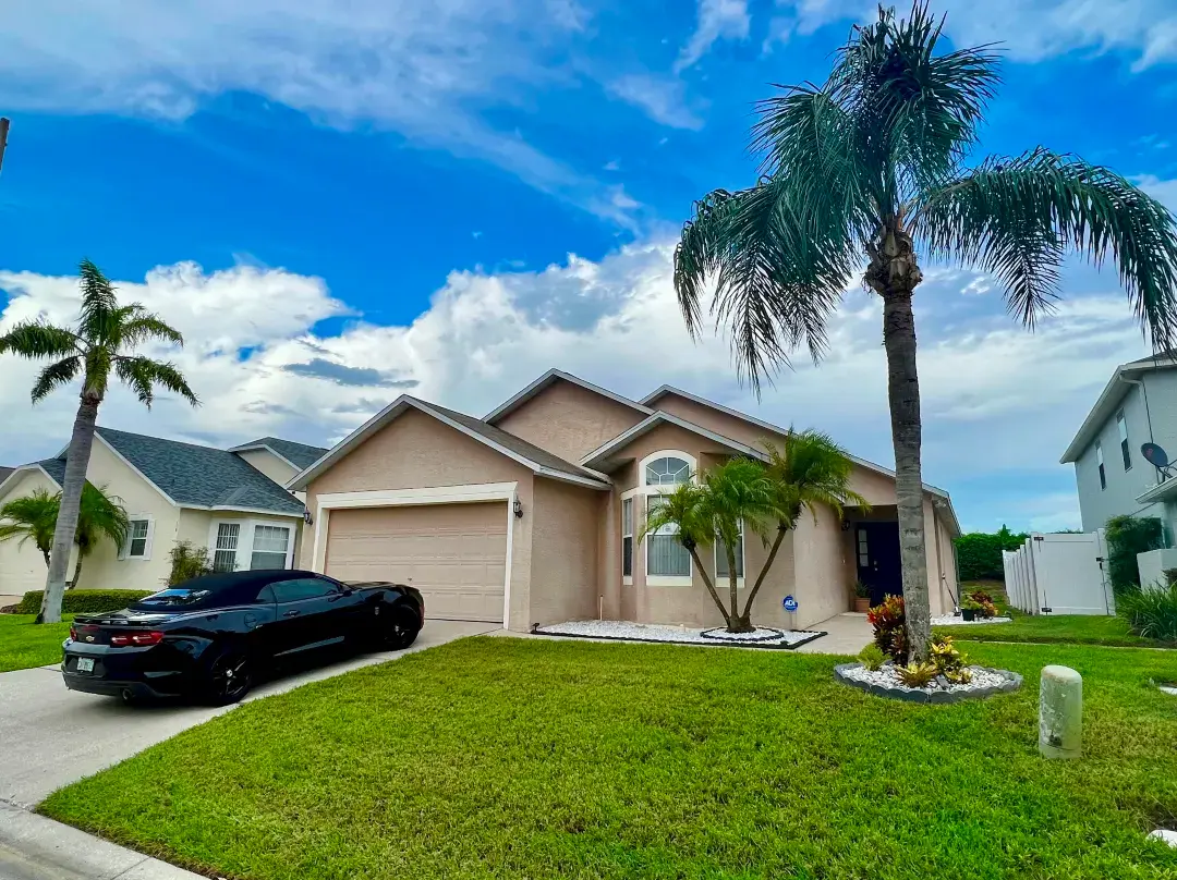 Light Filled Interior And Serene Outdoor Space - Gorgeous Family Haven - Davenport, FL