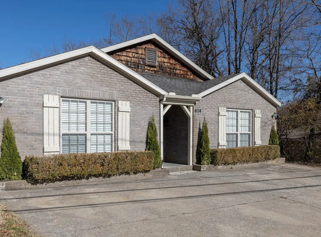 Luxury Home With Custom Kitchen And Fire Pit - Spacious Tranquil Retreat - Fayetteville, AR