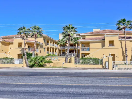 Luxurious Beachfront Retreat - Pool, Hot Tub, Wifi, Parking - Port Isabel, TX