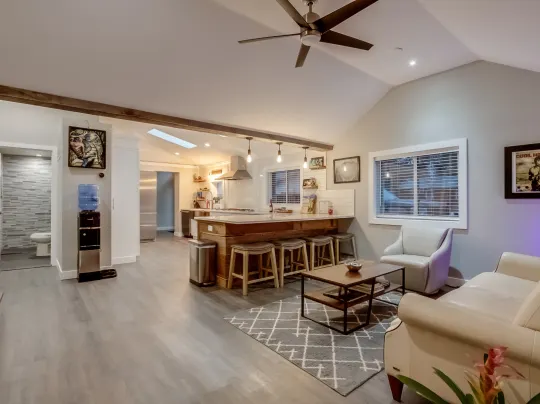 Modern Comfort And Spacious Living - Charming Mountain Retreat - Wheat Ridge, CO