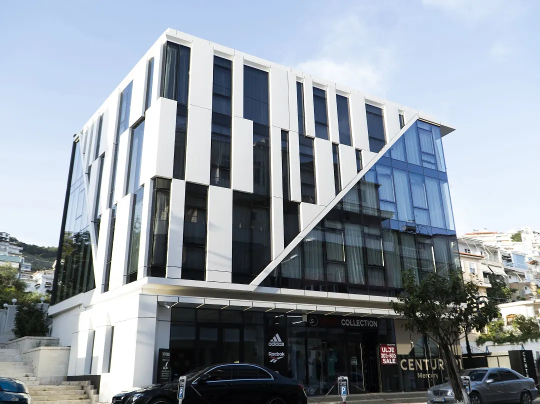 Center Hotel - Sarandë