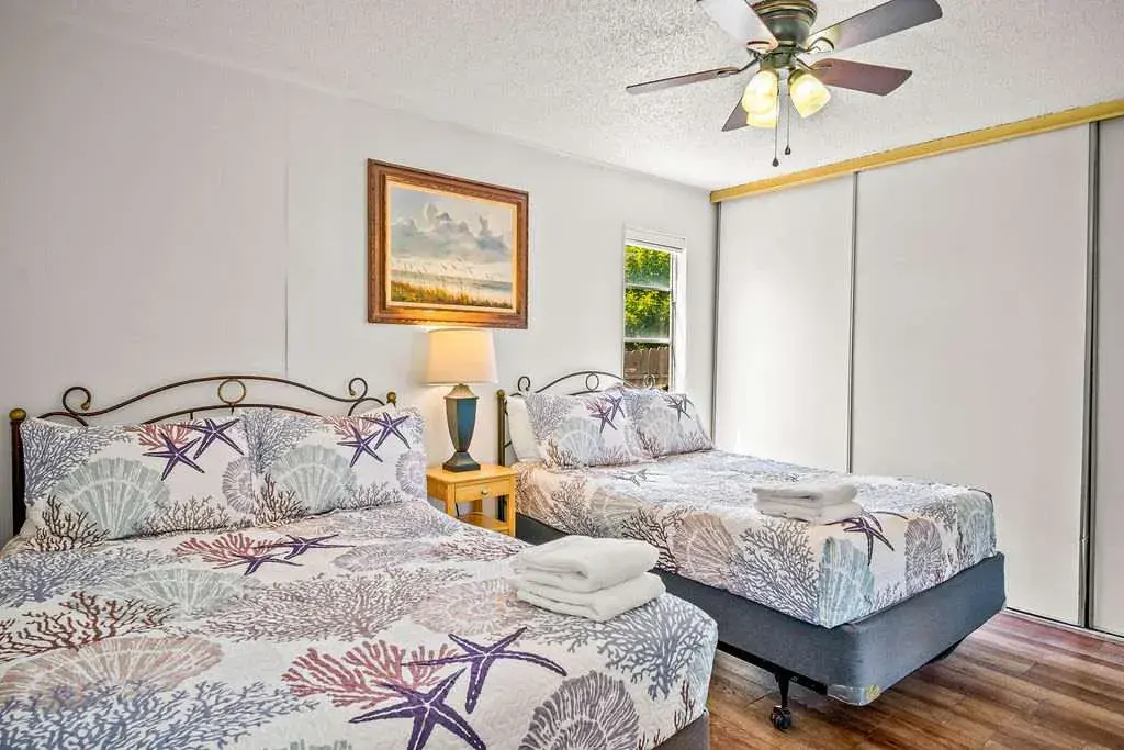 Cozy Coastal Retreat With Bbq Grill And Outdoor Shower - Inviting Escape - Port Aransas, TX