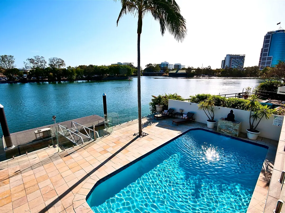 Surfers Paradise Escape - Surfers Paradise