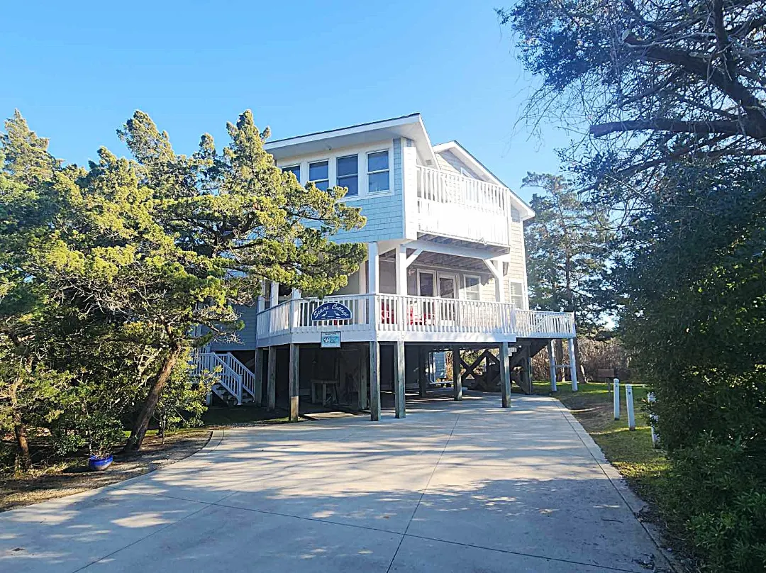 Canalfront Views And Spacious Kitchen - Elegant Coastal Haven - Ocracoke, NC