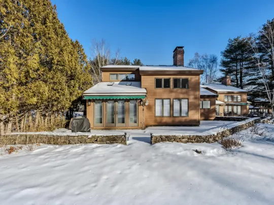Expansive Patio And Cozy Fireplace - Charming Mountain Retreat - Woodstock, VT