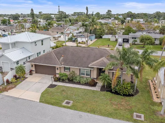 Heated Saltwater Pool And Electric Bikes - Gorgeous Beach Haven - Sarasota, FL