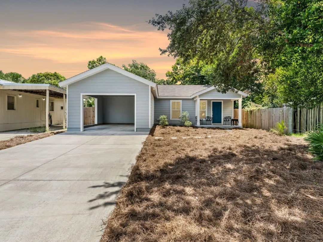 Seaside Escape With Large Backyard - Charming Coastal Haven - Panama City Beach, FL