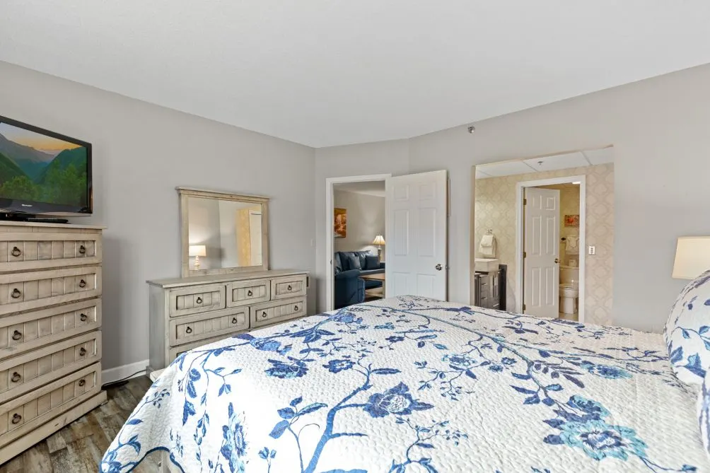 Scenic Balcony And Refreshing Pool - Exquisite Contemporary Retreat - Pigeon Forge, TN