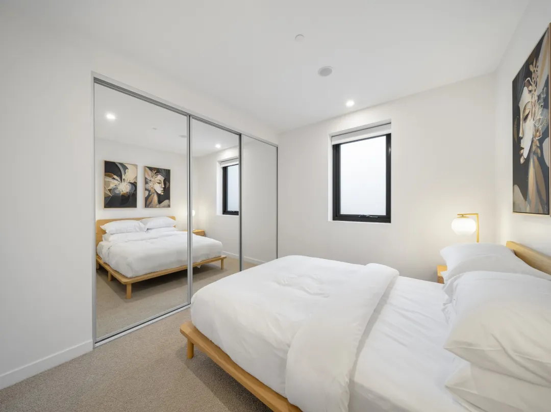 Sleek Inner-city 2-bed With Swimming Pool & Bbq - Canberra