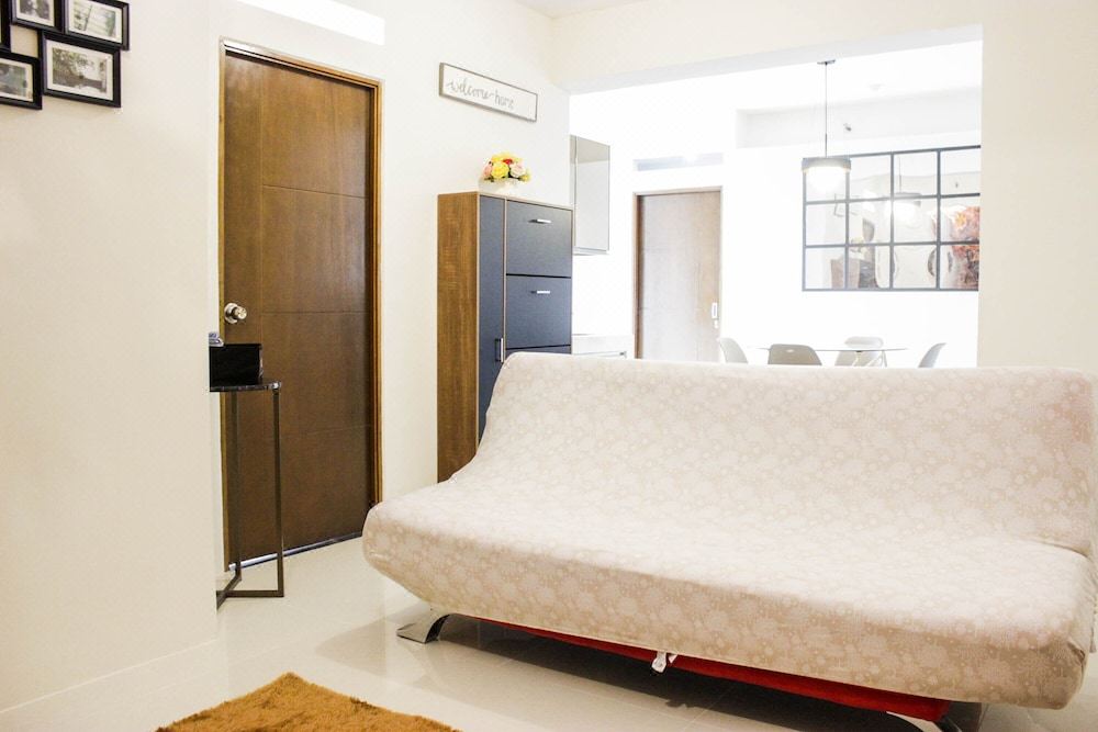 Spacious & Deluxe 2br Gateway Ahmad Yani Cicadas Apartment - Bandung