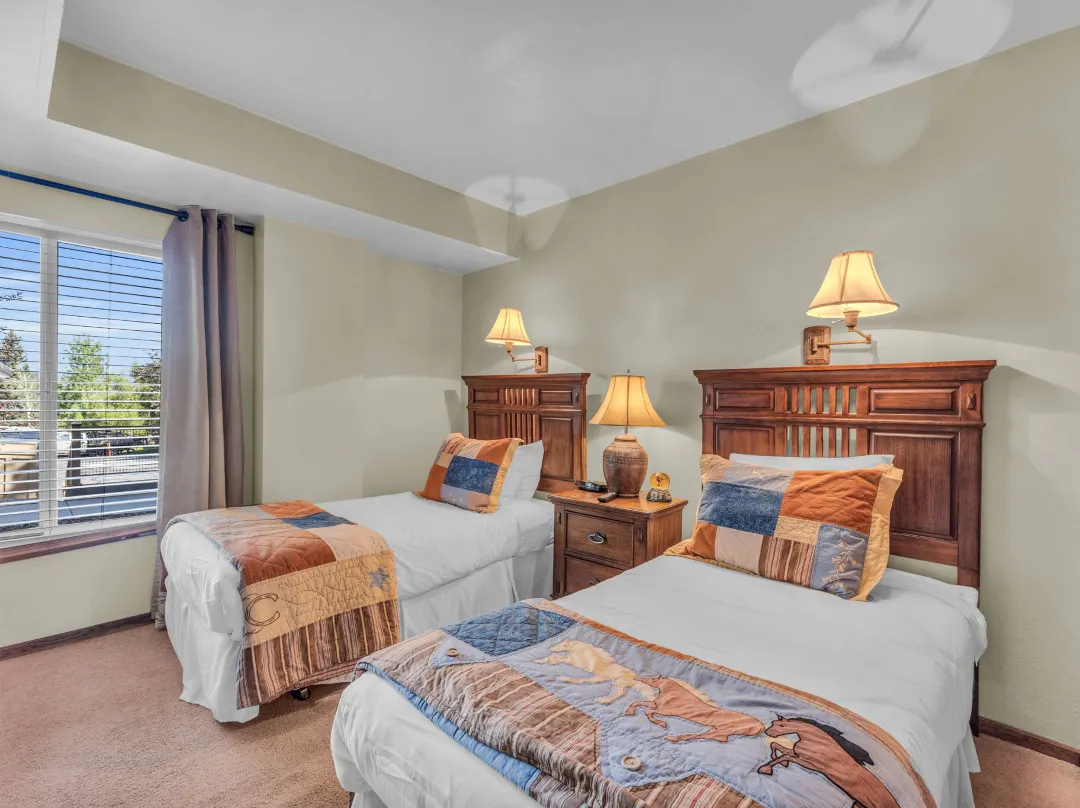 Cozy Living Space And Fireplace - Charming Mountain Retreat - Park City, UT