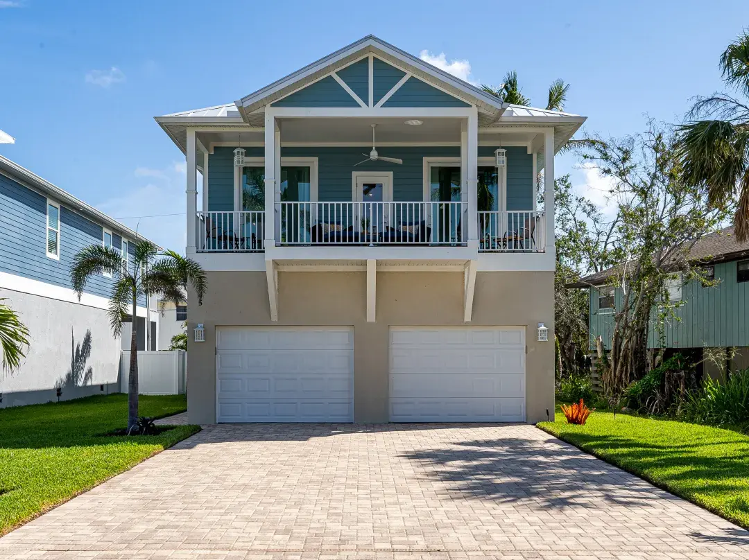 Tropical Pool And Spacious Decks - Stunning Oasis Retreat - Fort Myers Beach, FL