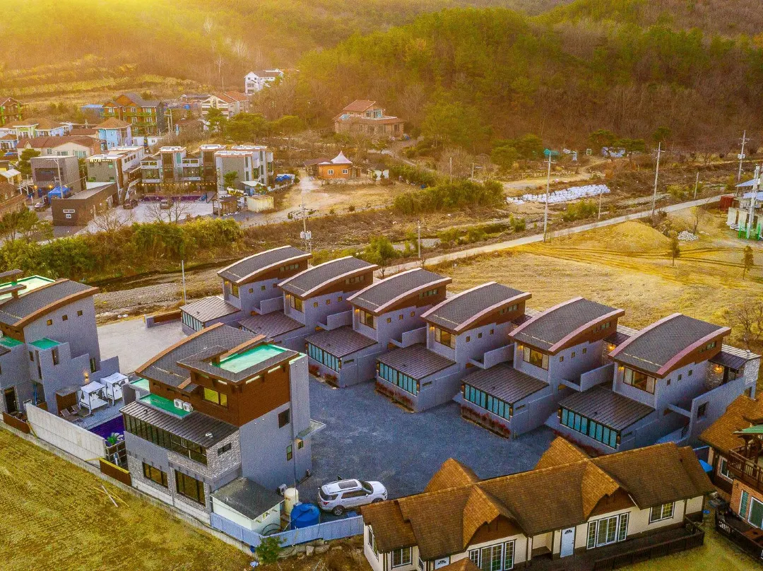 Gyeongju Meomulda Poolvilla - Gyeongju-si