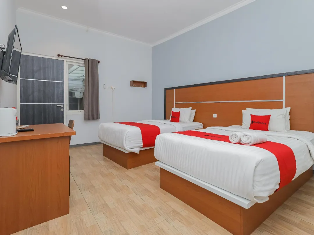 Reddoorz Plus At Swun Stay Raya Langsep - Malang