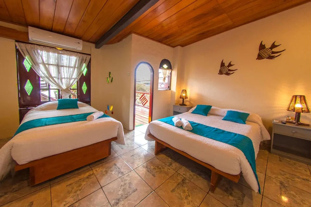 Casa Del Lago Lodging House - Galápagos Islands