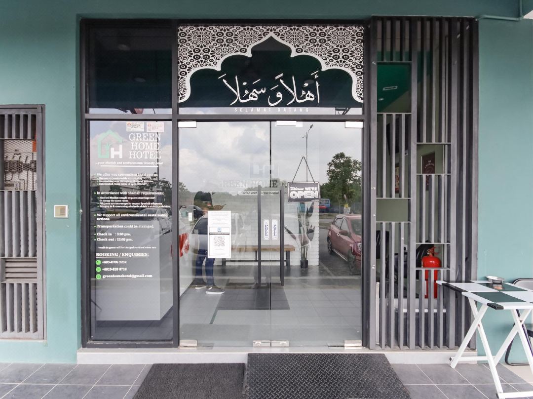 Oyo 90399 Green Home Hotel - Sepang