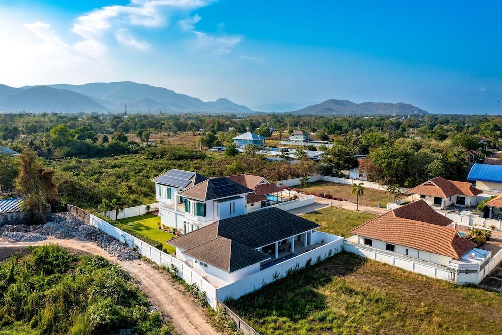 Modern Large 2 Bedroom Pool Villa! - Hua Hin
