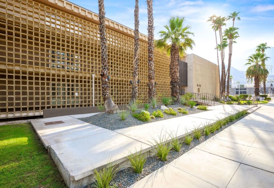 2 Br/2 Bath Downtown Palm Springs Mid-Century Condo. Pool, Hot Tub ...