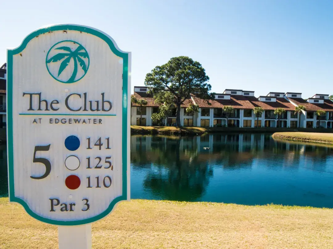 Golf And Pond Views With Resort Amenities - Charming Coastal Retreat - Panama