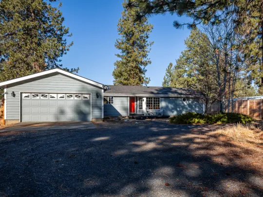 Charming Hideaway With Hot Tub And Game Room - Cozy Family Retreat - Bend, OR