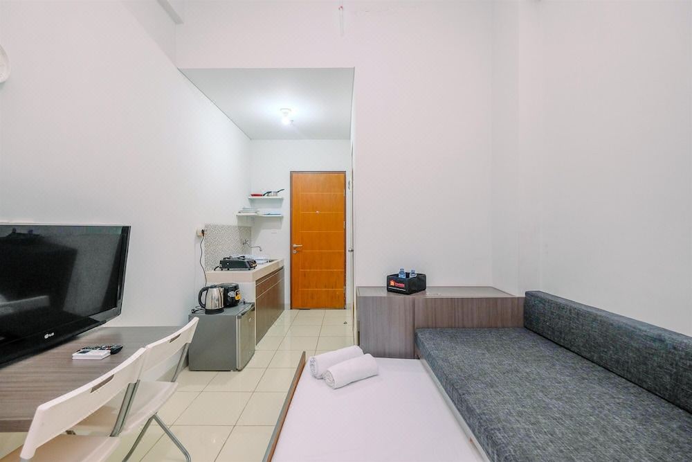 Comfortable And Minimalist Studio At Dave Apartment - Depok