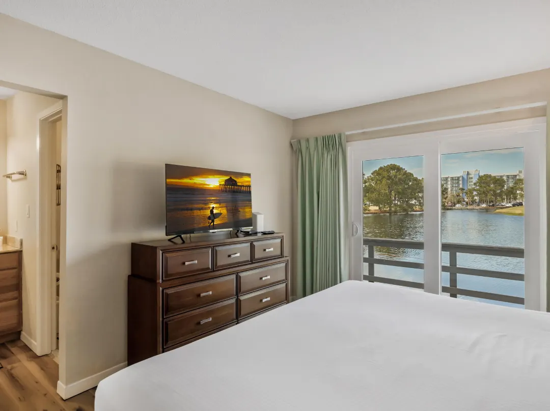 Spacious Retreat With Golf Cart And Inviting Deck - Charming Oasis - Miramar Beach, FL