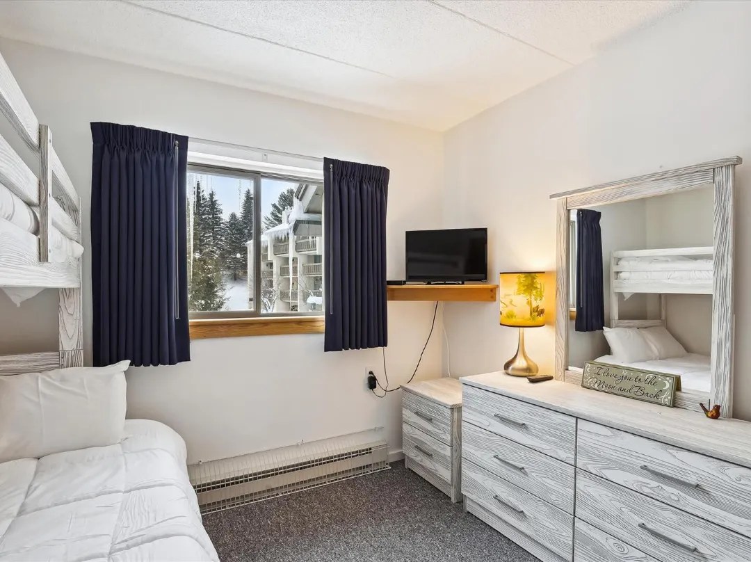 Cozy Living Room With Gas Fireplace And Balcony - Spacious Ski Retreat - Killington, VT